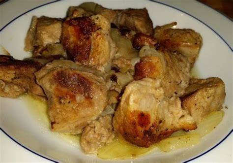 задушено свинско месо с лук 12 идеи Свинско задушено с лук Задушено свинско с лук Задушено