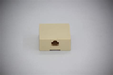 RJ MODULAR BOX PORT P C CAT UTP UNSHIELDED SINGLE PORT DESKTOP W DOUBLE SIDED TAPE