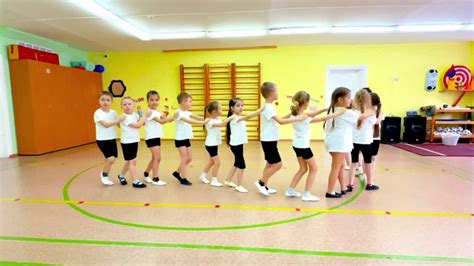 Игра «Сороконожка Увидела игру в группе Правильная Физкультура 39 и решила сыграть с детьми