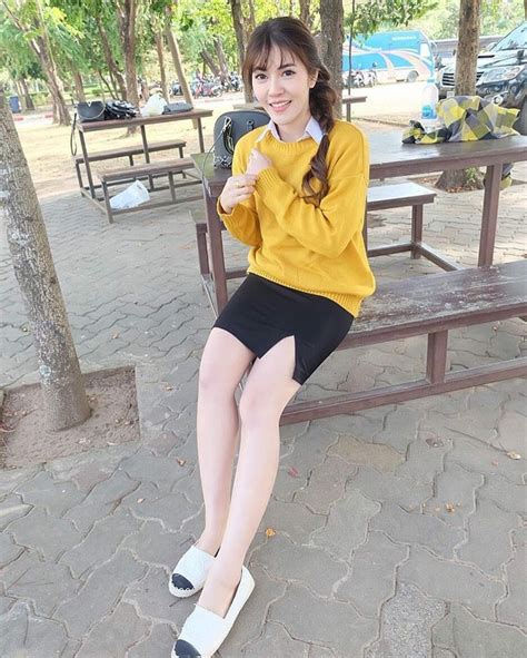 ปักพินในบอร์ด Thai Girls