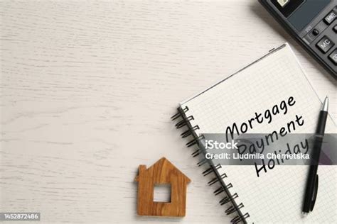 단어 모기지 지불 휴일 집 모델 및 계산기 흰색 나무 테이블 플랫 누워 노트북 텍스트를 위한 공간 0명에 대한 스톡 사진 및 기타 이미지 Istock