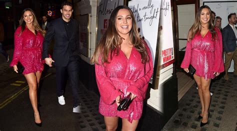 Kelly Brook Beautiful Legs And Sexy Cleavage At “pretty Women” Press