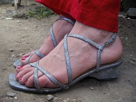 땅에 서있는 여자 발 사진 배경 및 무료 다운로드를위한 그림 Pngtree