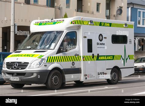 St Johns Ambulance Ambulances Banque De Photographies Et Dimages à