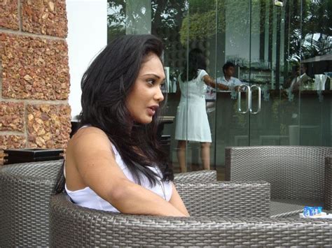 Srilankan Actress Yureni Noshika Hot Photo Collection ~ Top Hollywood