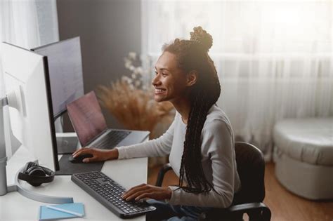 Premium Photo Smiled Cheerful Female Web Expert Sitting At Desk In