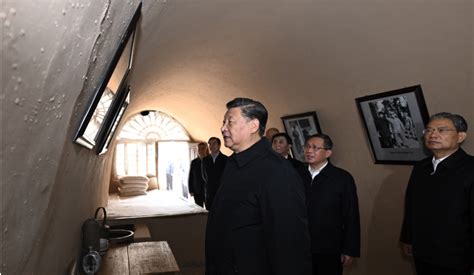 习近平带领中共中央政治局常委赴陕西延安瞻仰延安革命纪念地 山东财经网