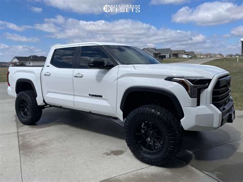 Toyota Tundra 2024 Lifted