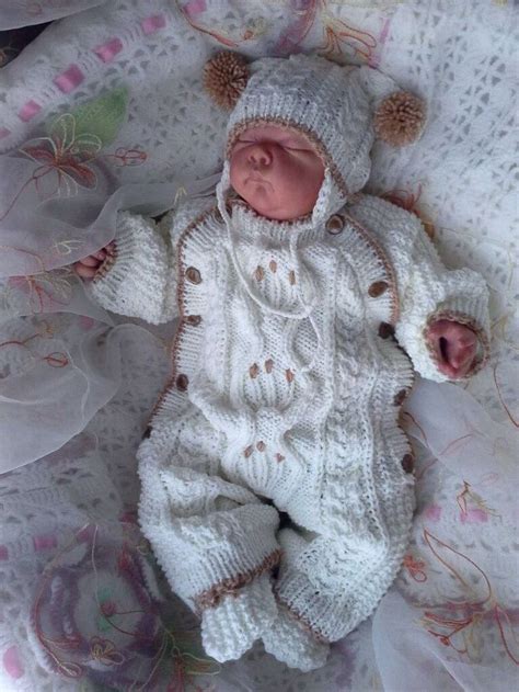 Вязаный комбинезон для новорожденного легко связать спицами самостоятельно Представляется