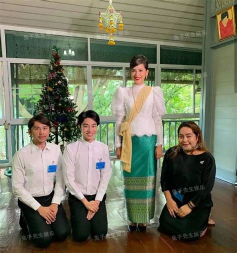 泰国王室又一美女！现身太后寿宴，比贵妃受重视，美貌不输苏提达 搜狐大视野 搜狐新闻