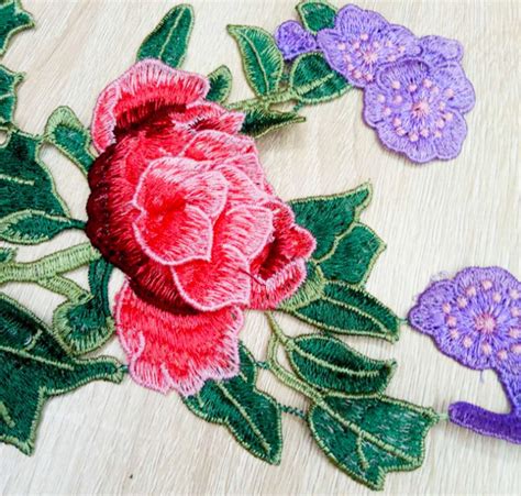 A Pair Of Embroidered 3d Flower Applique Patchvintage Floral Supplies