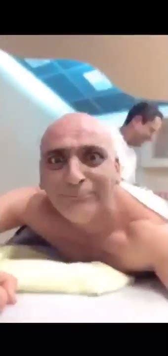 גיף של יובל המבולבל אוכל בתחת Youtube