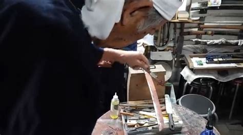 مشهورترین شمشیرهای سامورایی ژاپن را این پیرمرد 75 ساله می سازد فیلم