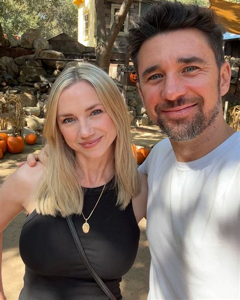 Gina Comparetto October 🧡🎃🍪🦍🍁🌙 Instagram