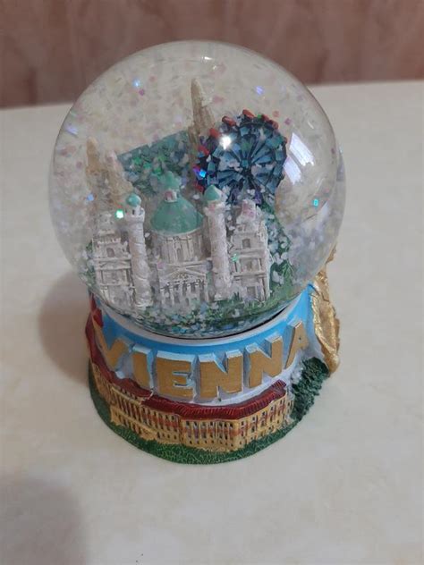 Снежный шар — цена 400 грн в каталоге Статуэтки Купить товары для дома и быта по доступной цене