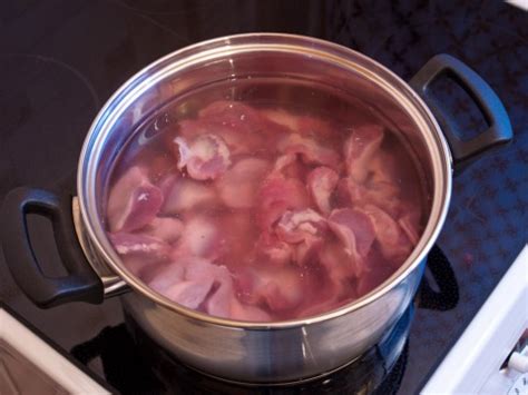 Куриные желудки, жаренные с беконом и овощами