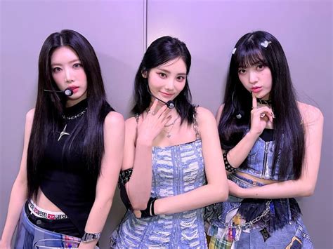 Pin By On Loona Artms Loossemble Odd Eyes Kpop Girls Concert Attire