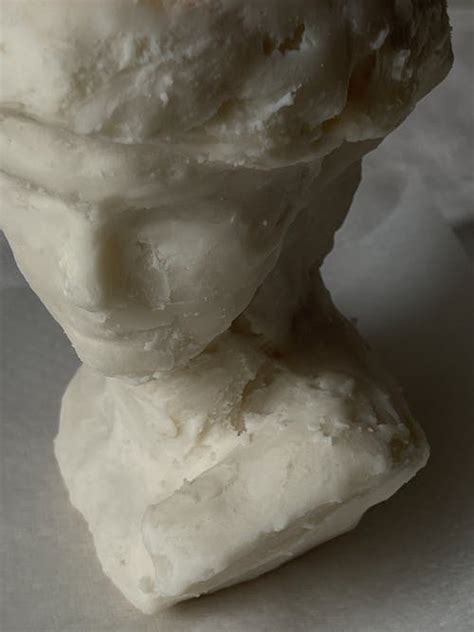 공예 밝은 수직 쐈어 스튜디오 촬영 예술 조각상 흉상 흰색 배경에 관한 무료 스톡 사진