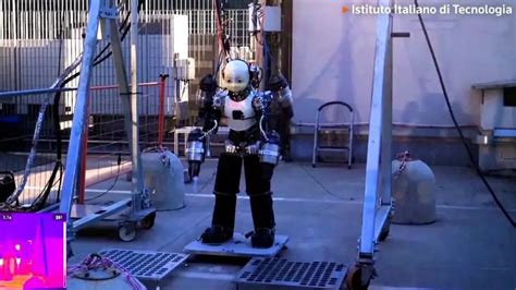 Ironcub Un Robot Humanoide Capaz De Volar Como Iron Man