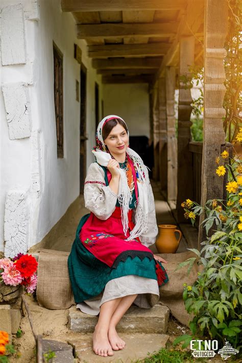 Pin by Augusto Neves on Mulheres Norte Europa | Folk fashion, Dress ...