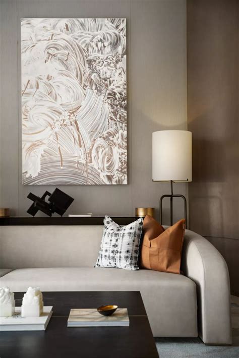 物有灵，现代城市化让人对自然的向往成为一种本能需要。微风吹拂着落叶发出簌簌的声响，屋檐落下晶莹剔透的水滴，阳光透过云层细裁过而 Decoracion De Interiores