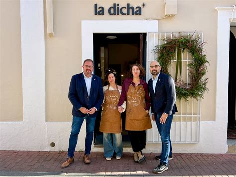 El Alcalde Visita La Tienda Gourmet ‘la Dicha En La Calle Berzocana