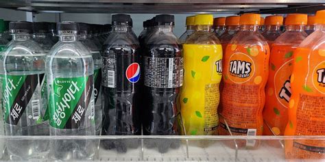 편의점에 제로 슈가 음료들이 진열되어 있다 오마이포토