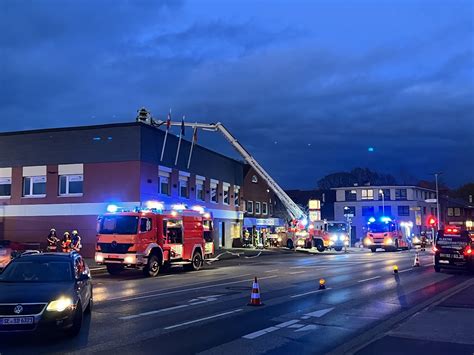 Großeinsatz der Feuerwehr nahe Hamburg Wohnhaus geräumt MOPO