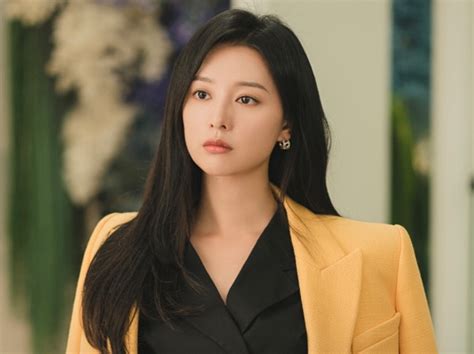 Kim Ji Won Akui Kim Soo Hyun Dapat Membuatnya Nyaman Saat Syuting