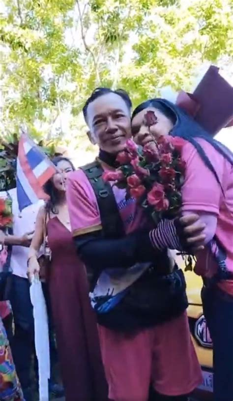 ข่าว Like สาระ พี่แมวโผสวมกอดพี่ยุ พิชิต1 200โลสำเร็จ ควงกันจด