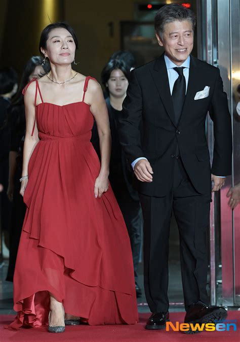 조윤희 권해효 부부의 레드카펫[포토엔hd] 손에 잡히는 뉴스 눈에 보이는 뉴스 뉴스엔