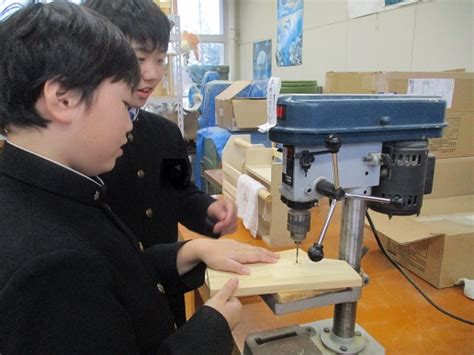 1年技術科 木工のための機械も上手に使いこなしています！｜高岡市立福岡中学校