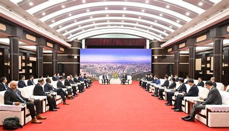 袁家军胡衡华会见出席第十八届重庆市市长国际经济顾问团会议重要嘉宾发展企业合作