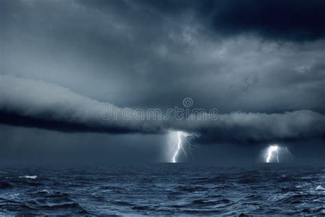 Clima De Tempestade No Mar Imagem De Stock Imagem De Céus 36477445