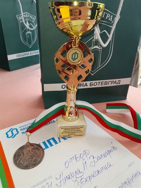 Ученици от Берковица с впечатляващо представяне на викторина в Ботевград снимки