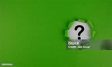 흰색 배경에 복사 공간과 물음표가 있는 녹색 찢어진 용지 물음표 콘셉 물음표에 대한 스톡 사진 및 기타 이미지 물음표 질문하기 녹색 Istock