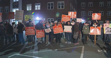 Woburn Schools Closed Wednesday As Teachers Strike Continues Cbs Boston