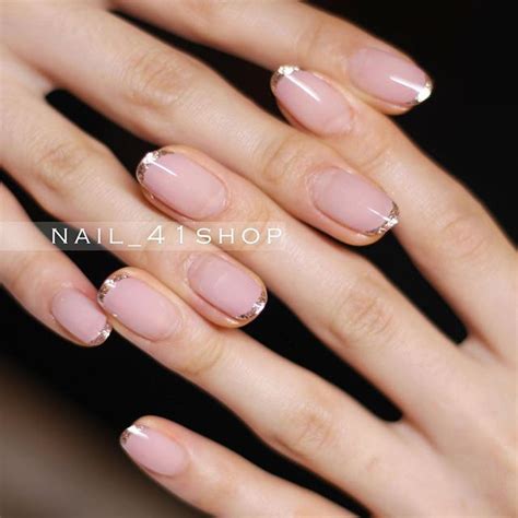 씬프렌치 는 쉐입모양을 예쁘게 되야지~이뽀요~ 하고싶어도 못하는 분들도 많은~ 심플하지만 눈길이 가는 아트입니다~ Nail41shop 41샵 네일디자이너지니