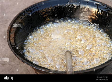 Anyang Anyang Chn 30th Jan 2016 The Process Of Sesame Candy