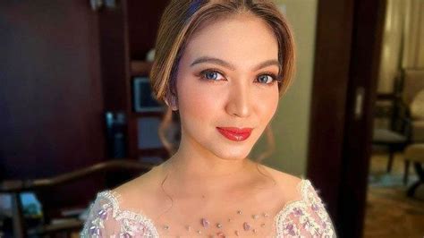 Cantiknya Selvi Ananda Saat Jadi Model Kebaya Desainer Terkenal,Intip Pesona Istri Gibran ...
