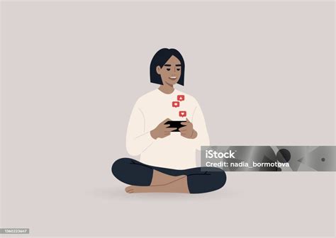 자신의 소셜 미디어를 사용하여 젊은 여성 백인 캐릭터 주위에 떠있는 휴대 전화 응용 프로그램 푸시 알림 소셜 네트워킹에 대한