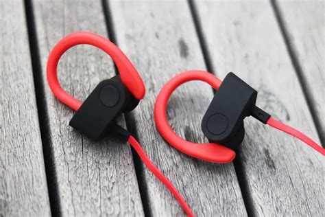 HELPFUL Tips To Prevent Earbuds From Falling Out Photos Audio MAV