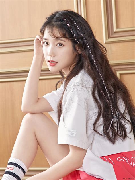 Cute Korean Celeb IU Lee Ji Eun 4K Wallpaper Download