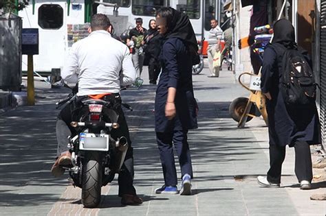 ببینید عاقبت مزاحمت خیابانی برای دختران ماشین سوار خبرآنلاین