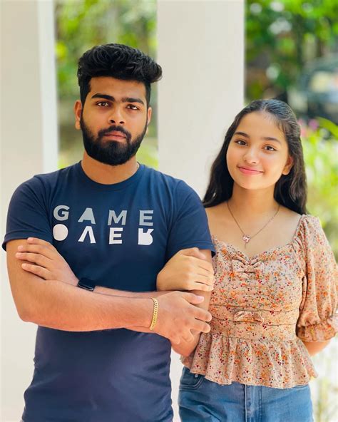 Dewmina Wathsana Randunu Dewminawathsanarandunu • Instagram Photos And Videos