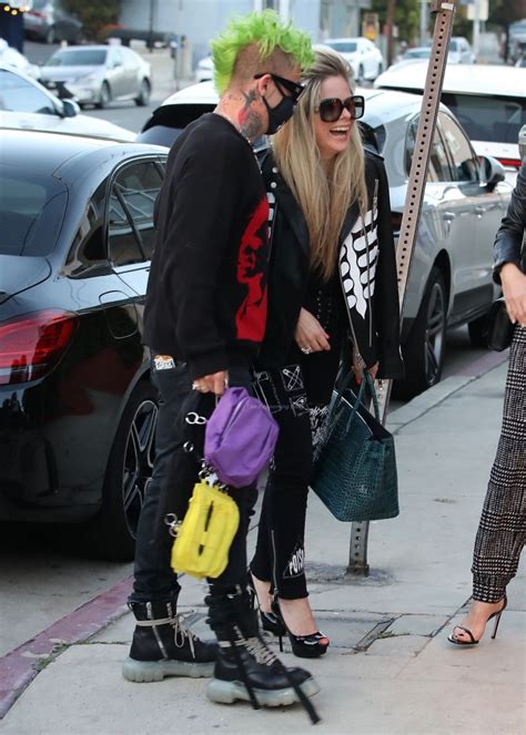 Avril Lavigne Sexy The Fappening News