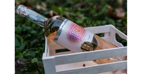 Потребителите подредиха любимите си песни на чаша розе