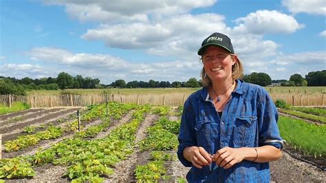 Gesprek Met Tuinder Benthe Van Wallenburg Over Bodemleven Youtube