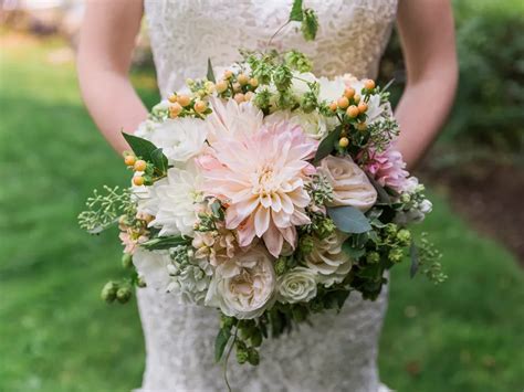 38 Dahlia Wedding Bouquet Ideas To Add The Wow Factor