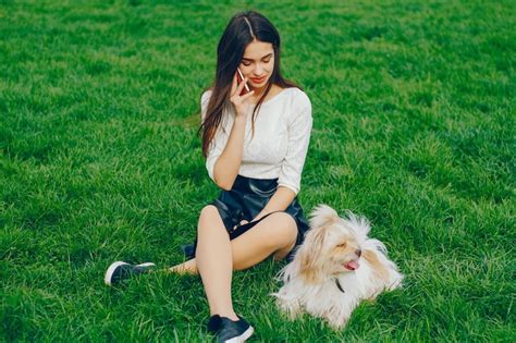 개와 여자 사진 무료 고품질 사진 다운로드 Freepik